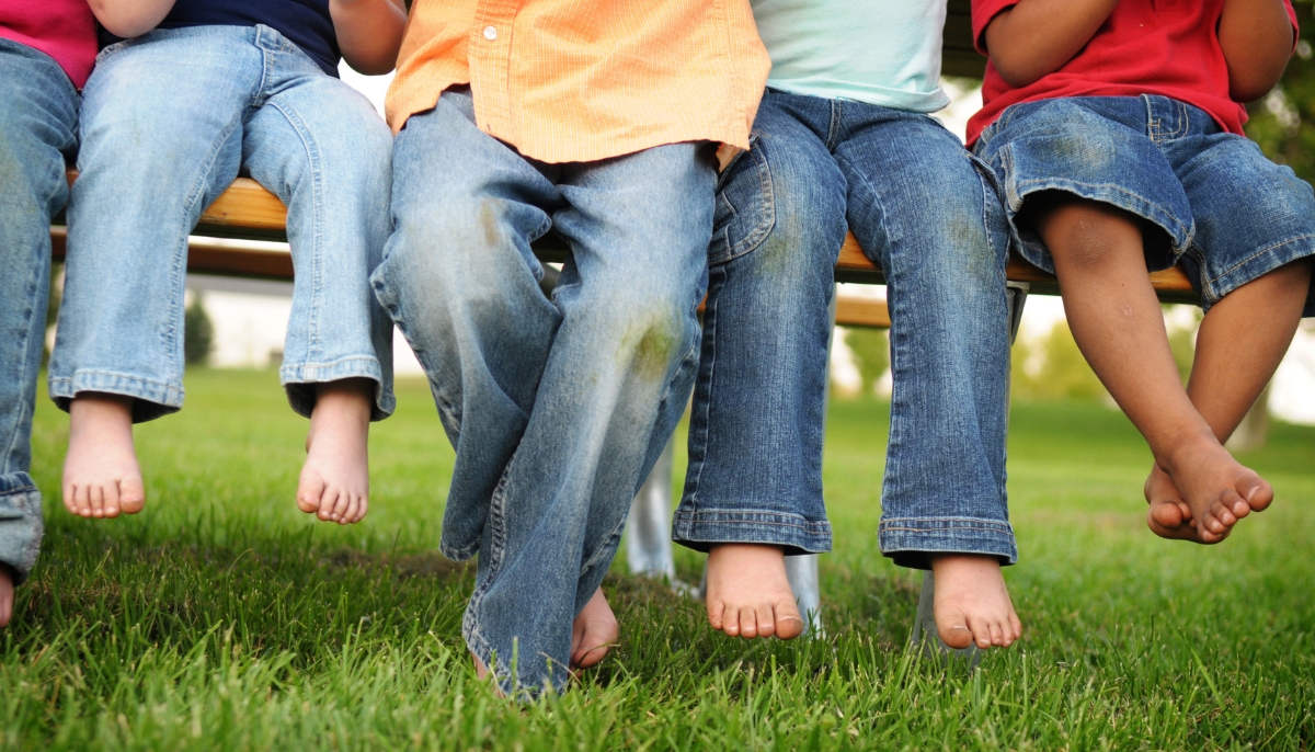 How to Get Rid of Stubborn Grass Stains with These 7 Methods | Decker ...