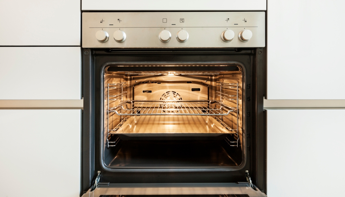 Clean Ovens, Happy Kitchens: A Guide to Self-Cleaning Ovens | Stewart's ...