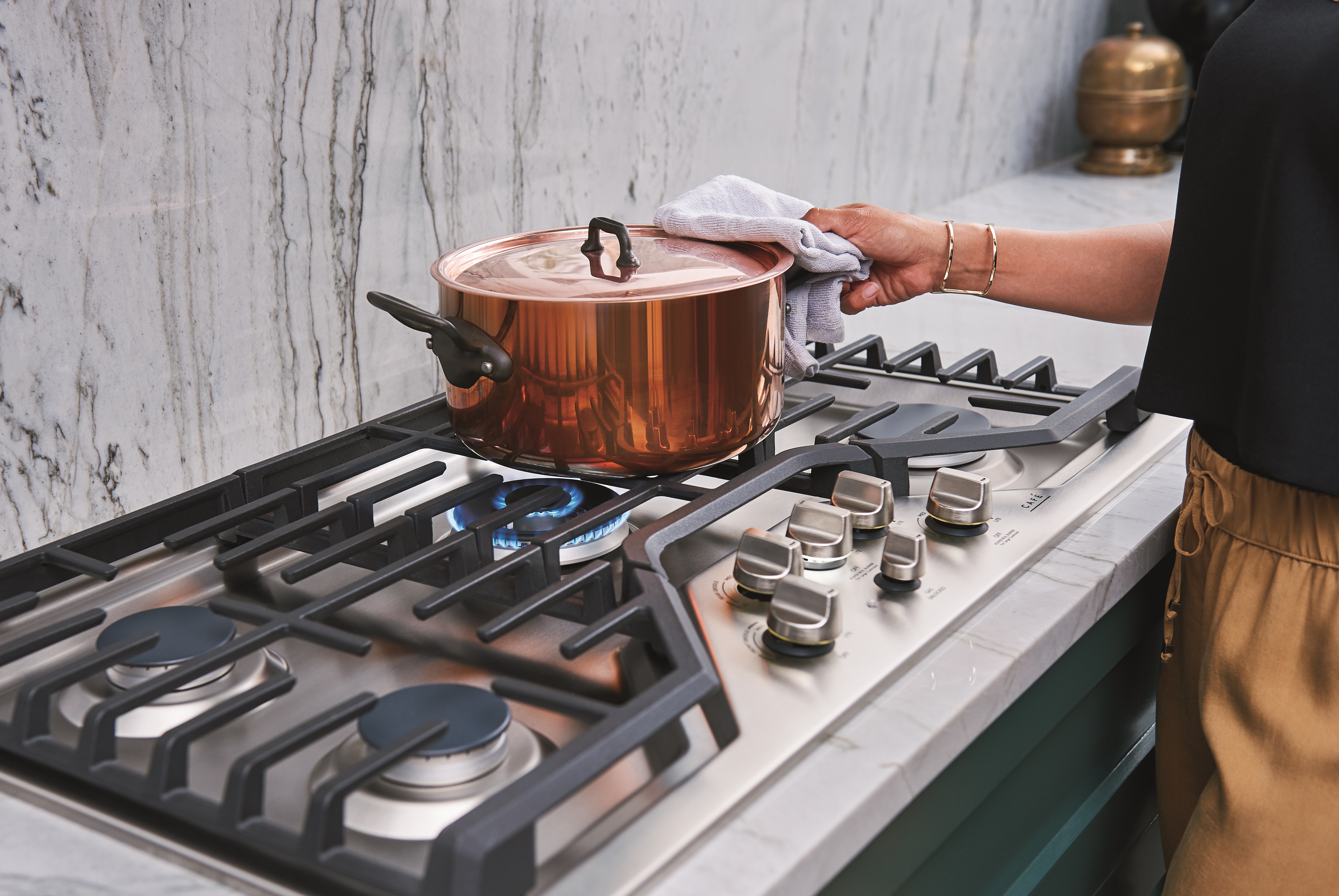 8 Best Gas Cooktops That are a Home Cook’s Dream | Friedmans Appliance ...