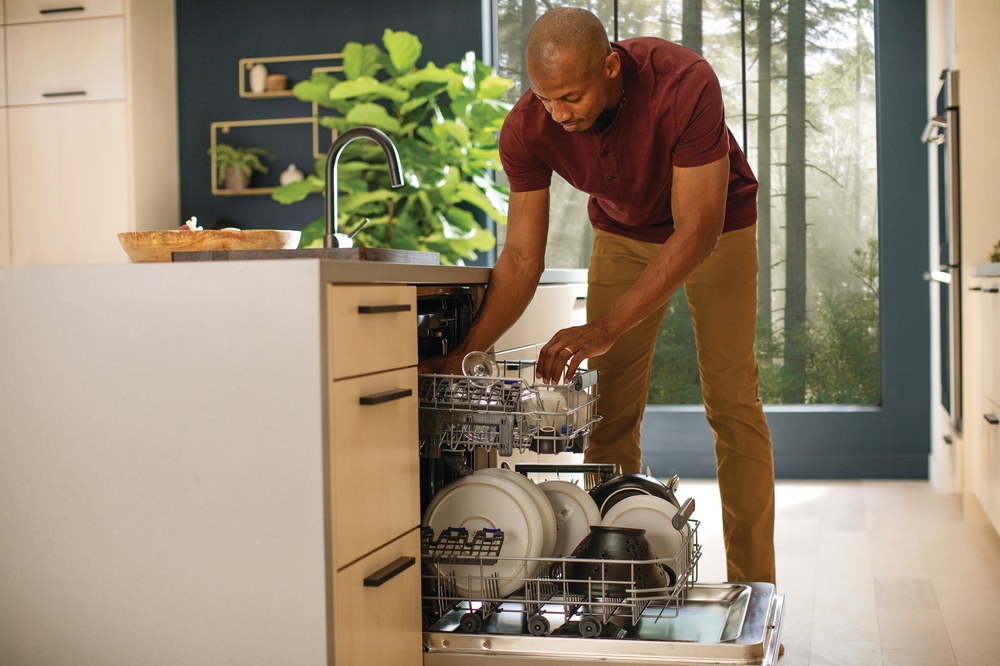 Get More Family Time with Our 6 Best Frigidaire Dishwashers | Spencer's ...